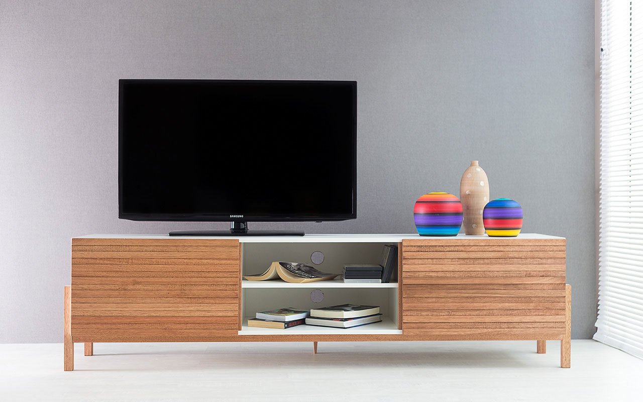 Rack TV Branco para Sala Eric 180 cm MDF Branco e Madeira JT